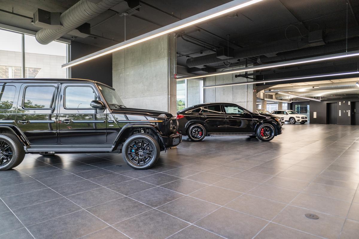 Mercedes-Benz, Chicago - Featuring the LS3 | Coronet LED